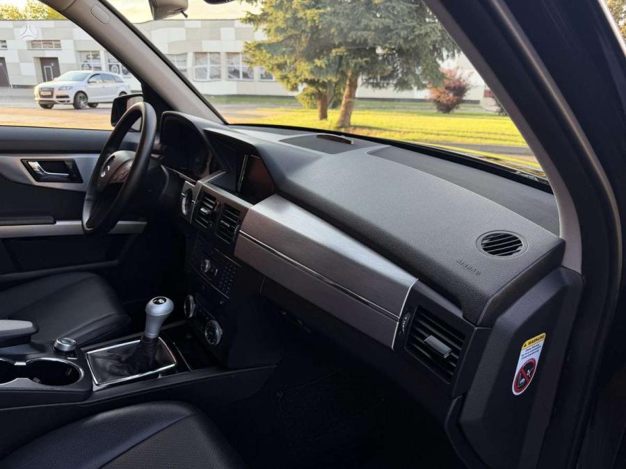 Black Mercedes-Benz GLK 220 2011 in Utena, with an engine capacity of 2.20 L and mileage of 351 thousand km for 4990 €, photo 64 on AUTOMOTO.COM.LV