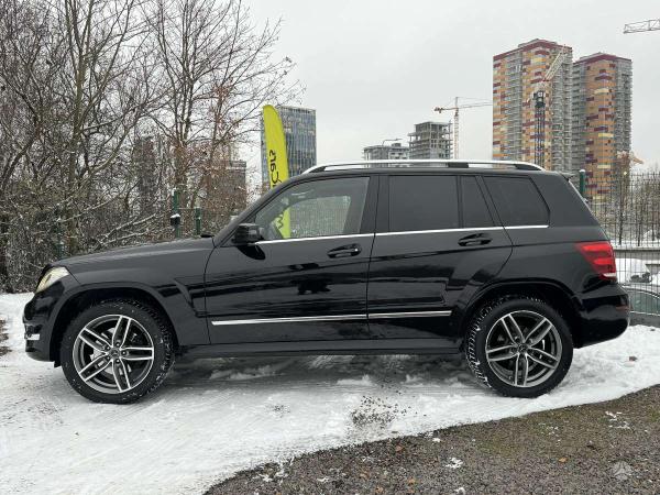Black Mercedes-Benz GLK 220 2012 in Vilnius, with an engine capacity of 2.14 L and mileage of 332 thousand km for 9999 €, photo 8 on AUTOMOTO.COM.LV