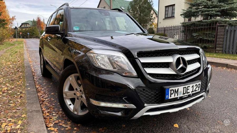 Black Mercedes-Benz GLK 220 2012 in Vilnius, with an engine capacity of 2.14 L and mileage of 288 thousand km for 10350 €, photo 3 on AUTOMOTO.COM.LV
