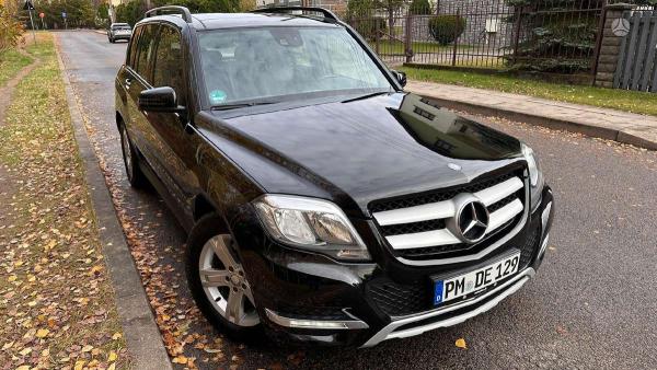 Black Mercedes-Benz GLK 220 2012 in Vilnius, with an engine capacity of 2.14 L and mileage of 288 thousand km for 10350 €, photo 4 on AUTOMOTO.COM.LV