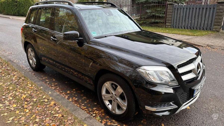 Black Mercedes-Benz GLK 220 2012 in Vilnius, with an engine capacity of 2.14 L and mileage of 288 thousand km for 10350 €, photo 5 on AUTOMOTO.COM.LV