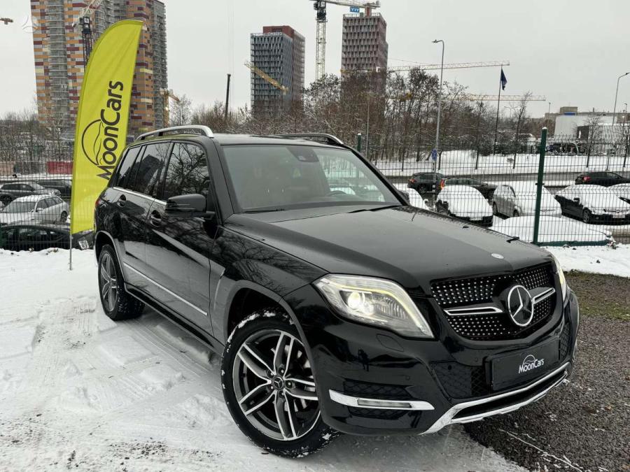 Melns Mercedes-Benz GLK 220 2012 Viļņa, ar dzinēja tilpumu 2.14 L un nobraukumu 332 tūkst. km par 9700 €, foto 3 vietnē AUTOMOTO.COM.LV