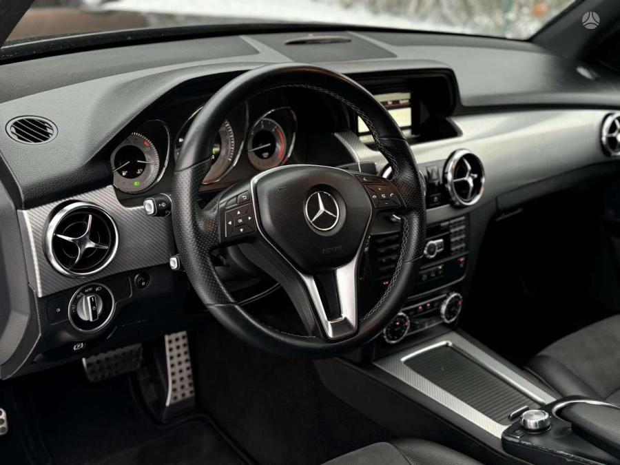 Melns Mercedes-Benz GLK 220 2012 Viļņa, ar dzinēja tilpumu 2.14 L un nobraukumu 332 tūkst. km par 9700 €, foto 16 vietnē AUTOMOTO.COM.LV