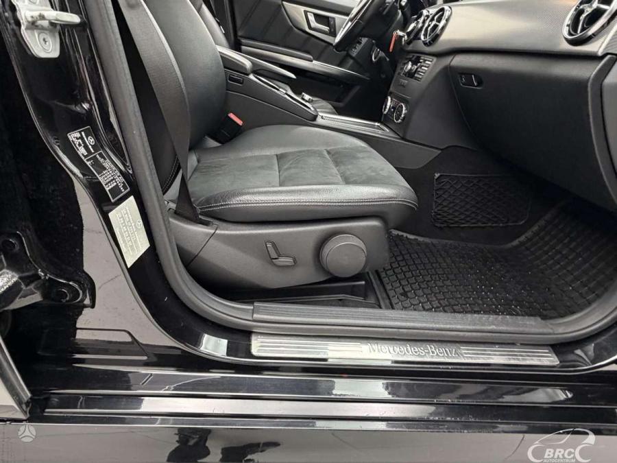 Black Mercedes-Benz GLK 220 2012 in Vilnius, with an engine capacity of 2.14 L and mileage of 303 thousand km for 7500 €, photo 8 on AUTOMOTO.COM.LV