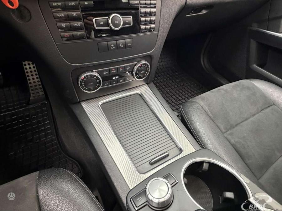 Black Mercedes-Benz GLK 220 2012 in Vilnius, with an engine capacity of 2.14 L and mileage of 303 thousand km for 7500 €, photo 27 on AUTOMOTO.COM.LV