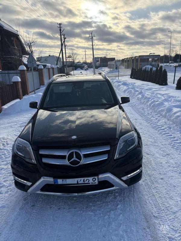 Black Mercedes-Benz GLK 220 2013 in Kaunas, with an engine capacity of 2.14 L and mileage of 295 thousand km for 10500 €, photo 3 on AUTOMOTO.COM.LV