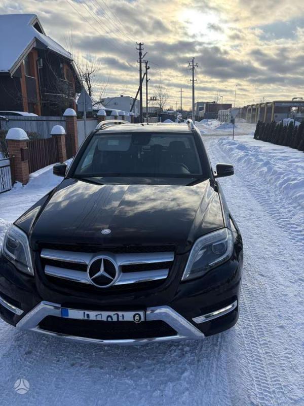 Black Mercedes-Benz GLK 220 2013 in Kaunas, with an engine capacity of 2.14 L and mileage of 295 thousand km for 10500 €, photo 4 on AUTOMOTO.COM.LV