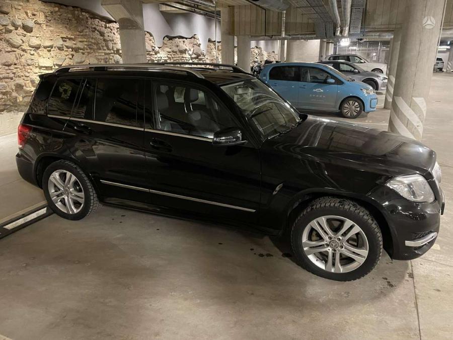 Melns Mercedes-Benz GLK 220 2014 Viļņa, ar dzinēja tilpumu 2.14 L un nobraukumu 289 tūkst. km par 10700 €, foto 4 vietnē AUTOMOTO.COM.LV