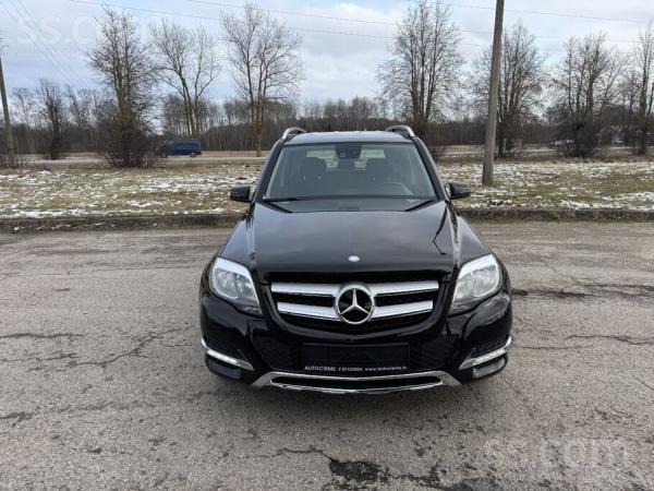 Black Mercedes-Benz GLK 220 2014 in Ogre, with an engine capacity of 2.20 L and mileage of 227 thousand km for 10999 €, photo 2 on AUTOMOTO.COM.LV
