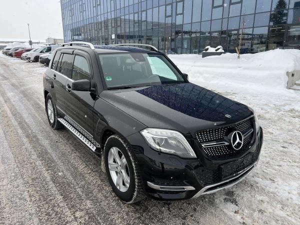 Melns Mercedes-Benz GLK 220 2014 Panevēža, ar dzinēja tilpumu 2.14 L un nobraukumu 380 tūkst. km par 9350 €, foto 2 vietnē AUTOMOTO.COM.LV