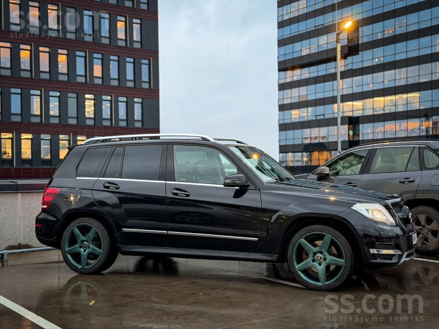 Black Mercedes-Benz GLK 220 2014 in Riga, with an engine capacity of 2.20 L and mileage of 0 thousand km for 8750 €, photo 4 on AUTOMOTO.COM.LV