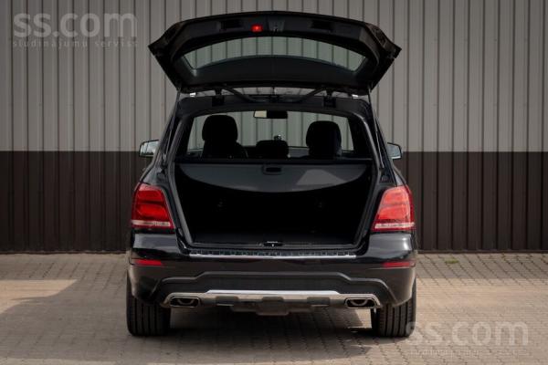 Black Mercedes-Benz GLK 220 2014 in Talsi, with an engine capacity of 2.20 L and mileage of 265 thousand km for 11950 €, photo 6 on AUTOMOTO.COM.LV