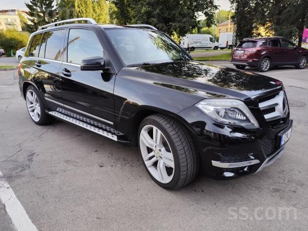 Black Mercedes-Benz GLK 220 2014 in Riga, with an engine capacity of 2.20 L and mileage of 276 thousand km for 11900 €, photo 3 on AUTOMOTO.COM.LV