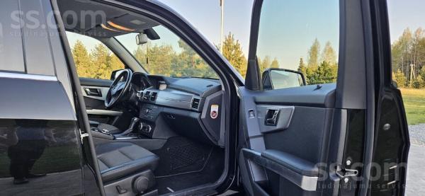Black Mercedes-Benz GLK 220 2009 in Bauska, with an engine capacity of 2.20 L and mileage of 308 thousand km for 7000 €, photo 4 on AUTOMOTO.COM.LV