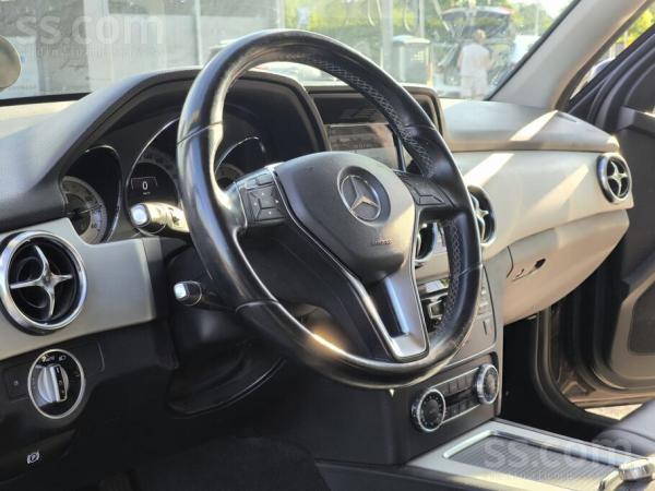 Brown Mercedes-Benz GLK 220 2013 in Riga, with an engine capacity of 2.20 L and mileage of 330 thousand km for 12950 €, photo 9 on AUTOMOTO.COM.LV