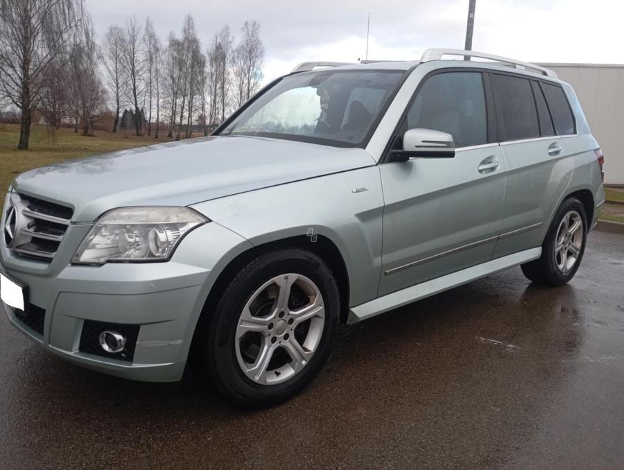 Green Mercedes-Benz GLK 220 2009 in Alytus, with an engine capacity of 2.10 L and mileage of 279 thousand km for 7950 €, photo 1 on AUTOMOTO.COM.LV
