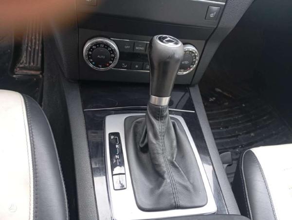 Zaļš Mercedes-Benz GLK 220 2009 Alīta, ar dzinēja tilpumu 2.10 L un nobraukumu 279 tūkst. km par 5999 €, foto 11 vietnē AUTOMOTO.COM.LV