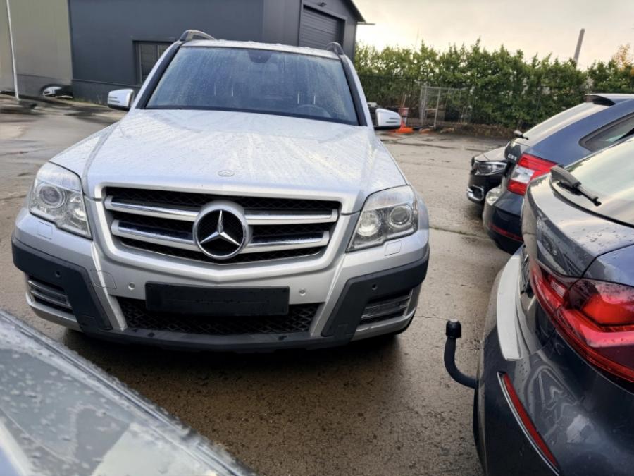 Pelēks Mercedes-Benz GLK 220 2009 Rīga, ar dzinēja tilpumu 2.20 L un nobraukumu 290 tūkst. km par 8995 €, foto 1 vietnē AUTOMOTO.COM.LV
