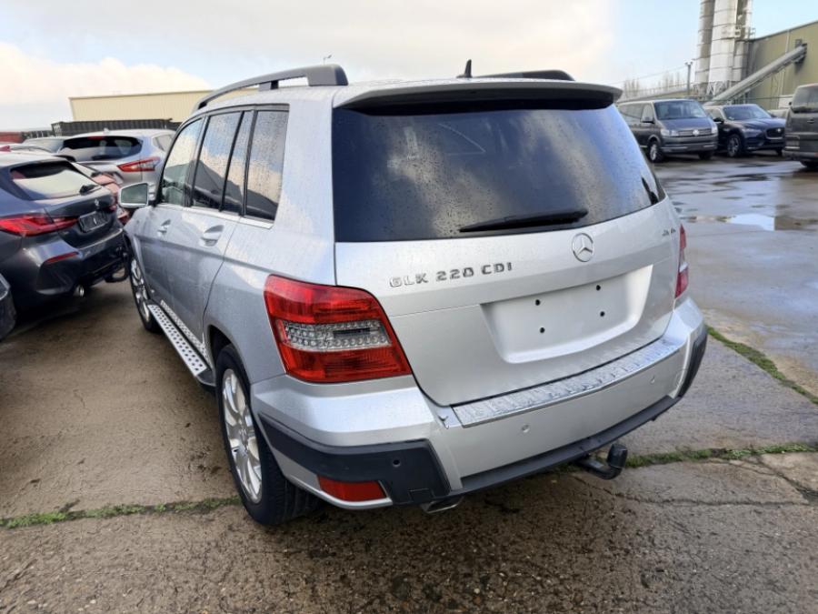 Pelēks Mercedes-Benz GLK 220 2009 Rīga, ar dzinēja tilpumu 2.20 L un nobraukumu 290 tūkst. km par 8995 €, foto 3 vietnē AUTOMOTO.COM.LV