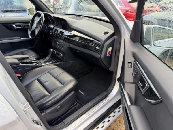 Pelēks Mercedes-Benz GLK 220 2009 Rīga, ar dzinēja tilpumu 2.20 L un nobraukumu 290 tūkst. km par 8995 €, foto 4 vietnē AUTOMOTO.COM.LV