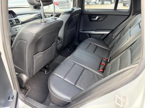 Pelēks Mercedes-Benz GLK 220 2009 Rīga, ar dzinēja tilpumu 2.20 L un nobraukumu 290 tūkst. km par 8995 €, foto 6 vietnē AUTOMOTO.COM.LV