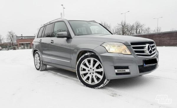 Grey Mercedes-Benz GLK 220 2010 in Mazeikiai, with an engine capacity of 2.10 L and mileage of 449 thousand km for 7300 €, photo 1 on AUTOMOTO.COM.LV