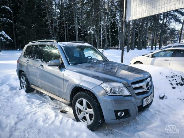 Pelēks Mercedes-Benz GLK 220 2010 Viļņa, ar dzinēja tilpumu 2.10 L un nobraukumu 287 tūkst. km par 3500 €, foto 1 vietnē AUTOMOTO.COM.LV
