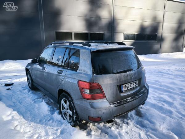 Pelēks Mercedes-Benz GLK 220 2010 Viļņa, ar dzinēja tilpumu 2.10 L un nobraukumu 287 tūkst. km par 3500 €, foto 4 vietnē AUTOMOTO.COM.LV