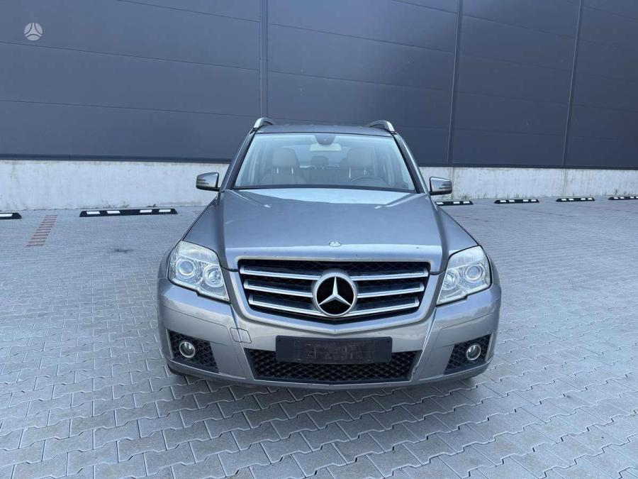 Grey Mercedes-Benz GLK 220 2010 in Siauliai, with an engine capacity of 2.14 L and mileage of 270 thousand km for 5700 €, photo 3 on AUTOMOTO.COM.LV
