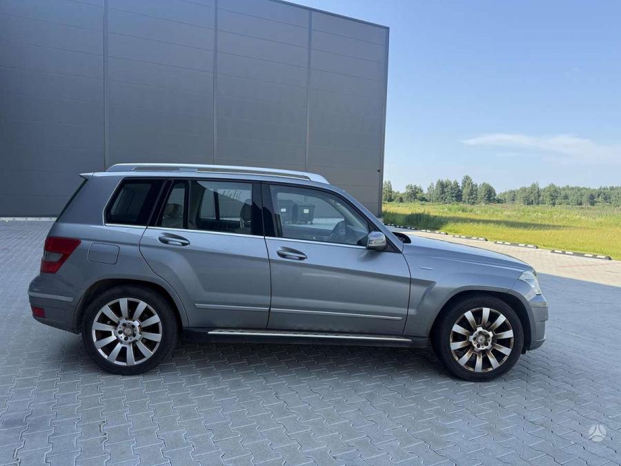 Grey Mercedes-Benz GLK 220 2010 in Siauliai, with an engine capacity of 2.14 L and mileage of 270 thousand km for 5700 €, photo 7 on AUTOMOTO.COM.LV
