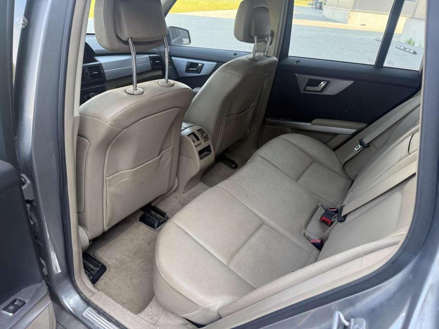 Grey Mercedes-Benz GLK 220 2010 in Siauliai, with an engine capacity of 2.14 L and mileage of 270 thousand km for 5700 €, photo 15 on AUTOMOTO.COM.LV