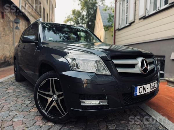 Grey Mercedes-Benz GLK 220 2010 in Cesis, with an engine capacity of 2.20 L and mileage of 0 thousand km for 8790 €, photo 1 on AUTOMOTO.COM.LV