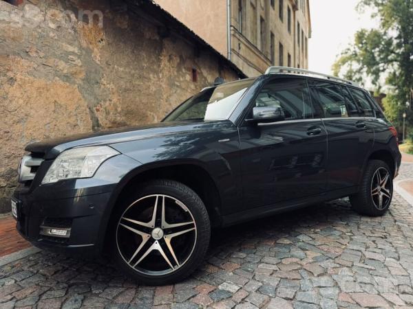 Grey Mercedes-Benz GLK 220 2010 in Cesis, with an engine capacity of 2.20 L and mileage of 0 thousand km for 8790 €, photo 4 on AUTOMOTO.COM.LV