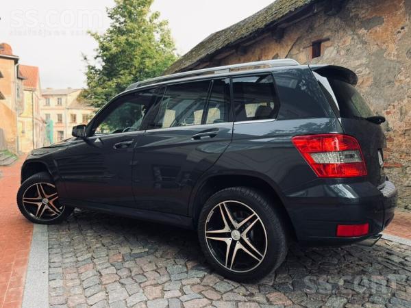 Grey Mercedes-Benz GLK 220 2010 in Cesis, with an engine capacity of 2.20 L and mileage of 0 thousand km for 8790 €, photo 8 on AUTOMOTO.COM.LV