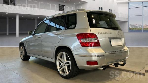 Grey Mercedes-Benz GLK 220 2011 in Riga, with an engine capacity of 2.20 L and mileage of 197 thousand km for 9990 €, photo 3 on AUTOMOTO.COM.LV