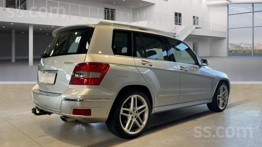 Pelēks Mercedes-Benz GLK 220 2011 Rīga, ar dzinēja tilpumu 2.20 L un nobraukumu 197 tūkst. km par 9990 €, foto 4 vietnē AUTOMOTO.COM.LV
