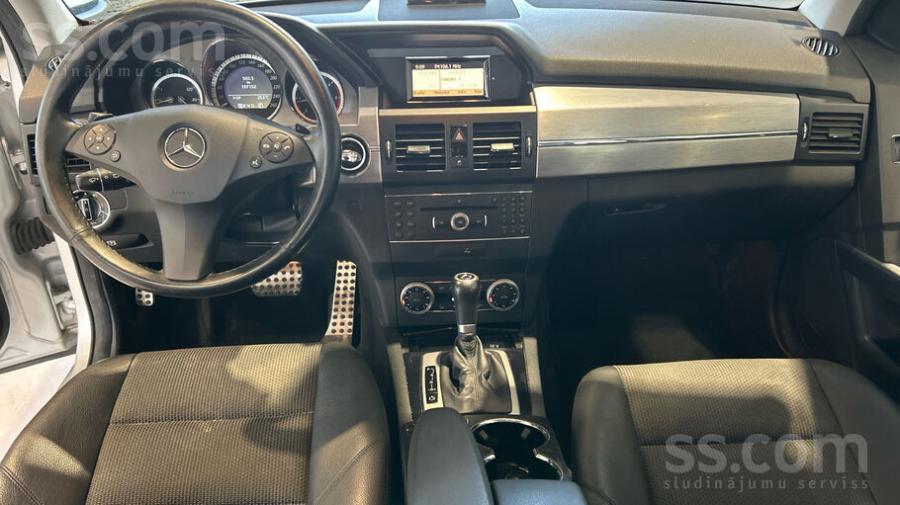 Pelēks Mercedes-Benz GLK 220 2011 Rīga, ar dzinēja tilpumu 2.20 L un nobraukumu 197 tūkst. km par 9990 €, foto 5 vietnē AUTOMOTO.COM.LV