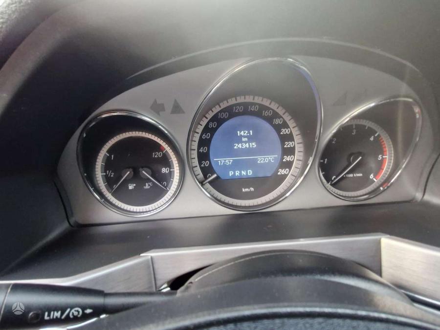 Pelēks Mercedes-Benz GLK 220 2011 Telšiai, ar dzinēja tilpumu 2.10 L un nobraukumu 243 tūkst. km par 7150 €, foto 13 vietnē AUTOMOTO.COM.LV