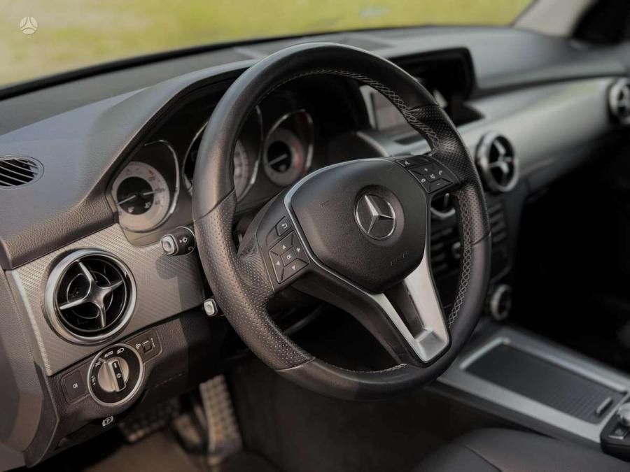 Pelēks Mercedes-Benz GLK 220 2012 Šauļi, ar dzinēja tilpumu 2.14 L un nobraukumu 252 tūkst. km par 12999 €, foto 27 vietnē AUTOMOTO.COM.LV