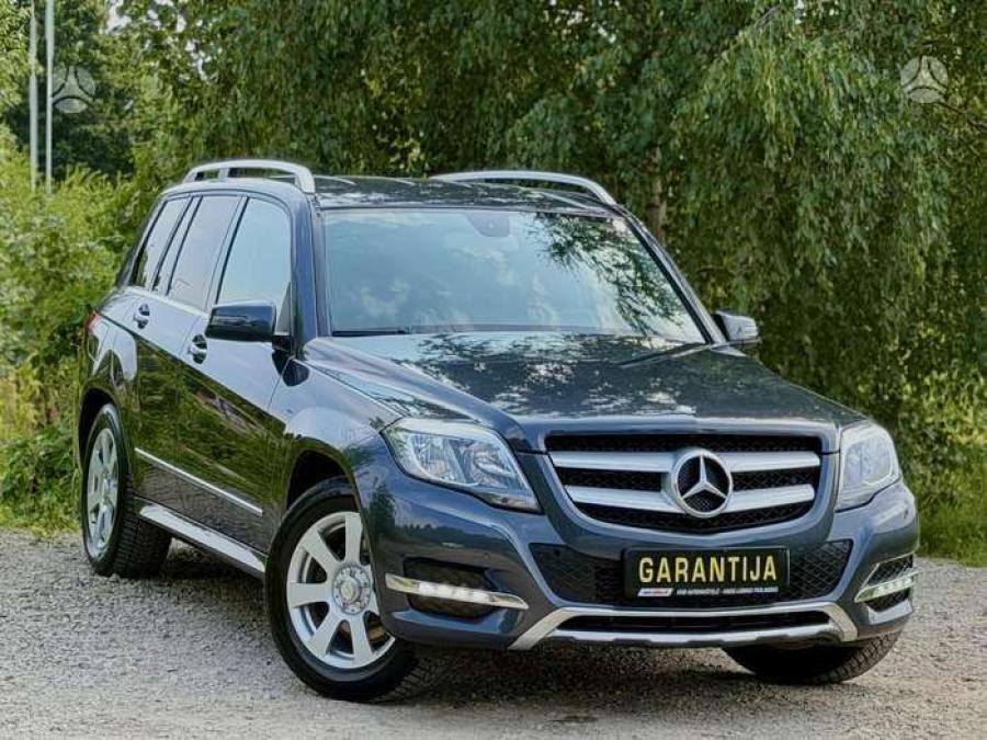 Grey Mercedes-Benz GLK 220 2012 in Siauliai, with an engine capacity of 2.14 L and mileage of 252 thousand km for 12999 €, photo 1 on AUTOMOTO.COM.LV