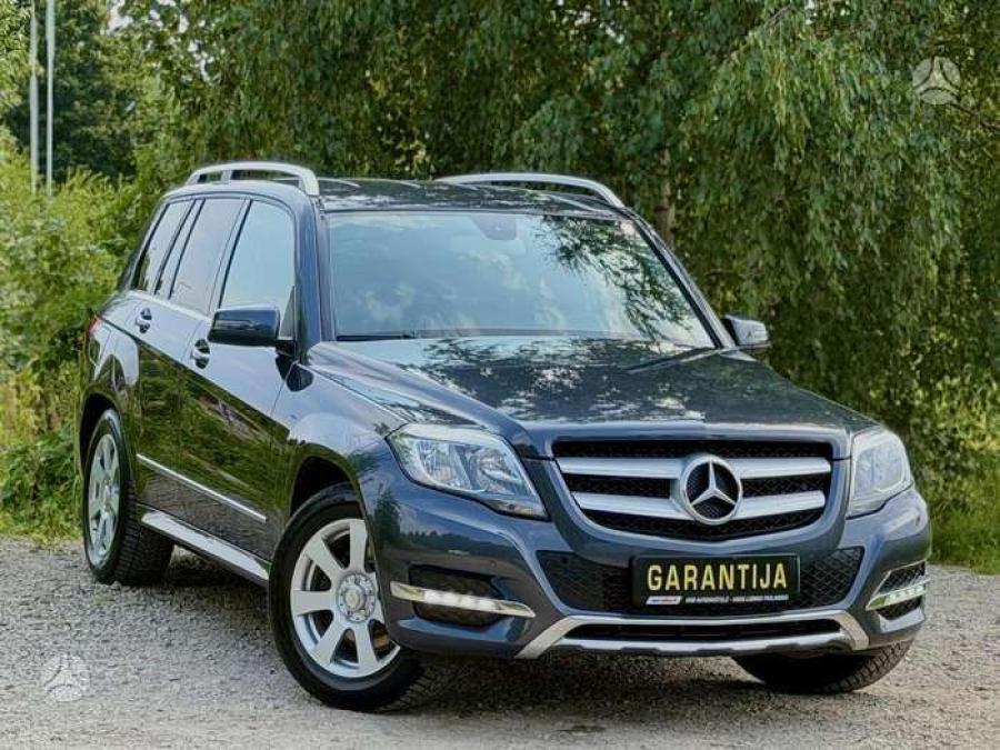 Grey Mercedes-Benz GLK 220 2012 in Siauliai, with an engine capacity of 2.14 L and mileage of 252 thousand km for 12999 €, photo 1 on AUTOMOTO.COM.LV