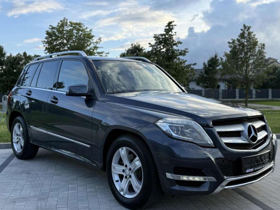 Grey Mercedes-Benz GLK 220 2012 in Siauliai, with an engine capacity of 2.14 L and mileage of 237 thousand km for 13550 €, photo 4 on AUTOMOTO.COM.LV