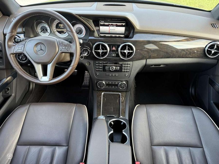 Grey Mercedes-Benz GLK 220 2012 in Siauliai, with an engine capacity of 2.14 L and mileage of 237 thousand km for 13550 €, photo 18 on AUTOMOTO.COM.LV