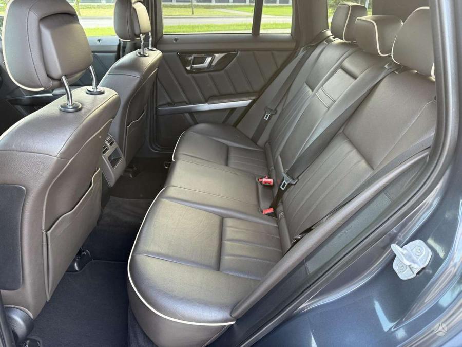 Grey Mercedes-Benz GLK 220 2012 in Siauliai, with an engine capacity of 2.14 L and mileage of 237 thousand km for 13550 €, photo 24 on AUTOMOTO.COM.LV
