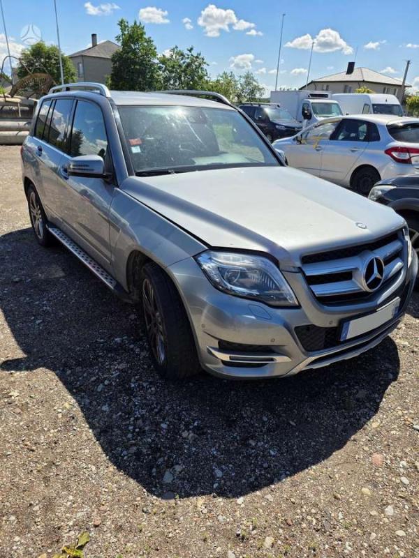 Grey Mercedes-Benz GLK 220 2012 in Taurage, with an engine capacity of 2.14 L and mileage of 200 thousand km for 6999 €, photo 3 on AUTOMOTO.COM.LV