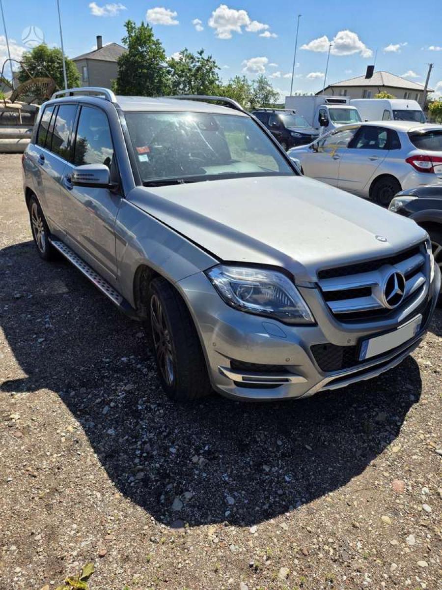 Grey Mercedes-Benz GLK 220 2012 in Taurage, with an engine capacity of 2.14 L and mileage of 200 thousand km for 6999 €, photo 3 on AUTOMOTO.COM.LV