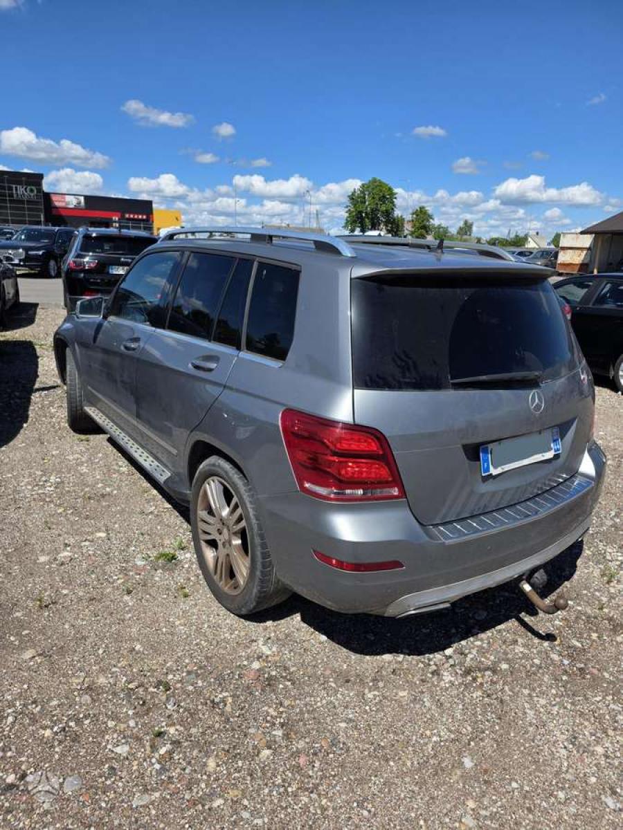 Grey Mercedes-Benz GLK 220 2012 in Taurage, with an engine capacity of 2.14 L and mileage of 200 thousand km for 6999 €, photo 5 on AUTOMOTO.COM.LV