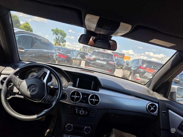 Grey Mercedes-Benz GLK 220 2012 in Taurage, with an engine capacity of 2.14 L and mileage of 200 thousand km for 6999 €, photo 6 on AUTOMOTO.COM.LV