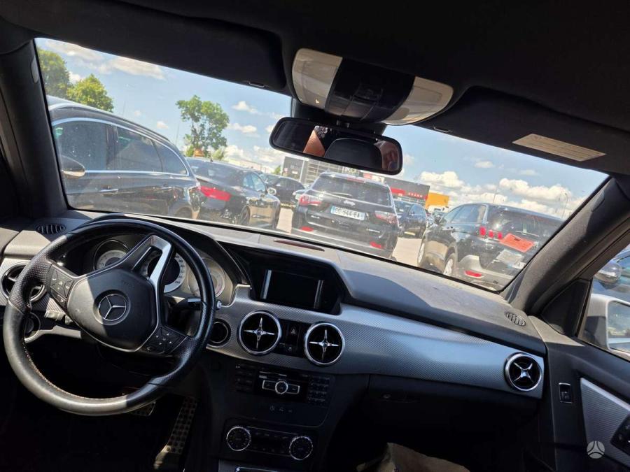 Grey Mercedes-Benz GLK 220 2012 in Taurage, with an engine capacity of 2.14 L and mileage of 200 thousand km for 6999 €, photo 6 on AUTOMOTO.COM.LV