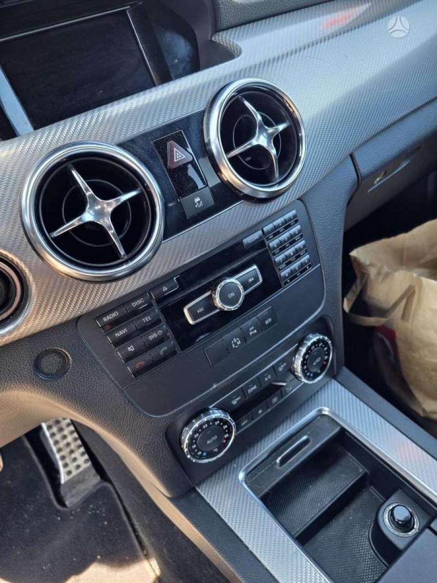 Grey Mercedes-Benz GLK 220 2012 in Taurage, with an engine capacity of 2.14 L and mileage of 200 thousand km for 6999 €, photo 11 on AUTOMOTO.COM.LV